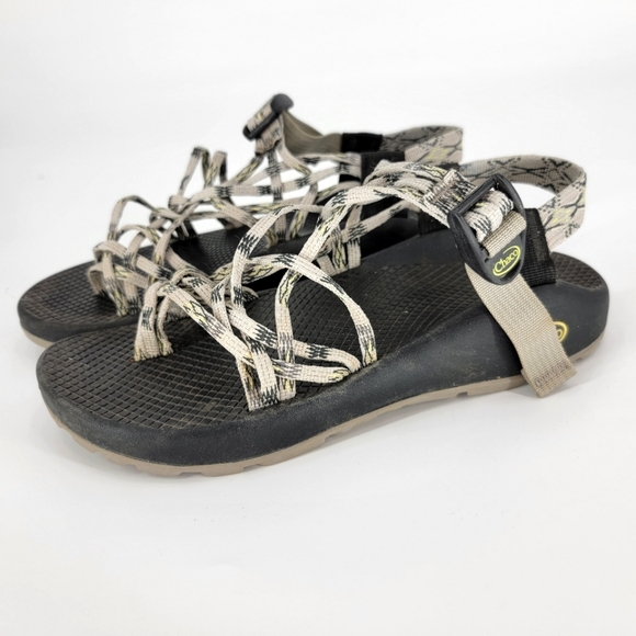 Chaco | Shoes | Chacos Strappy Sandals Water Shoes White Black 8 Womens ...